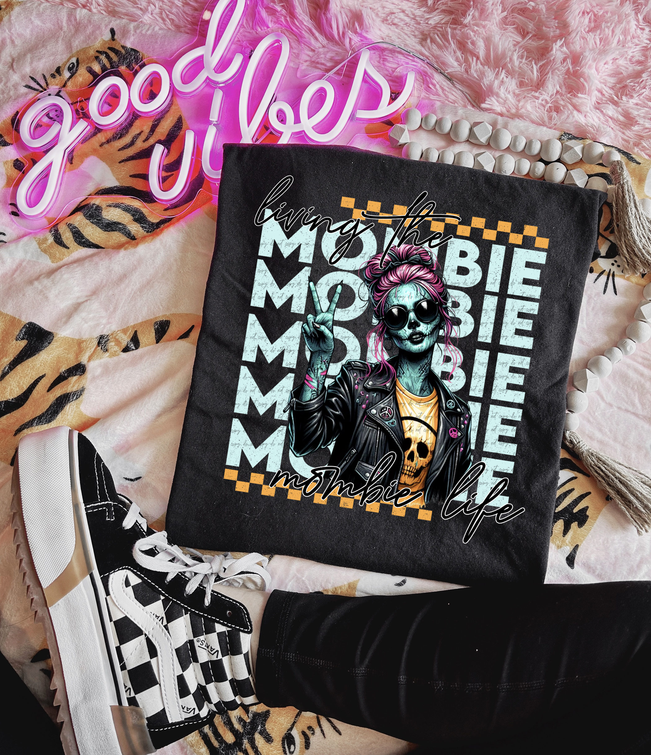 Living the mombie life 30428 DTF transfer – Mud & Grace Transfers